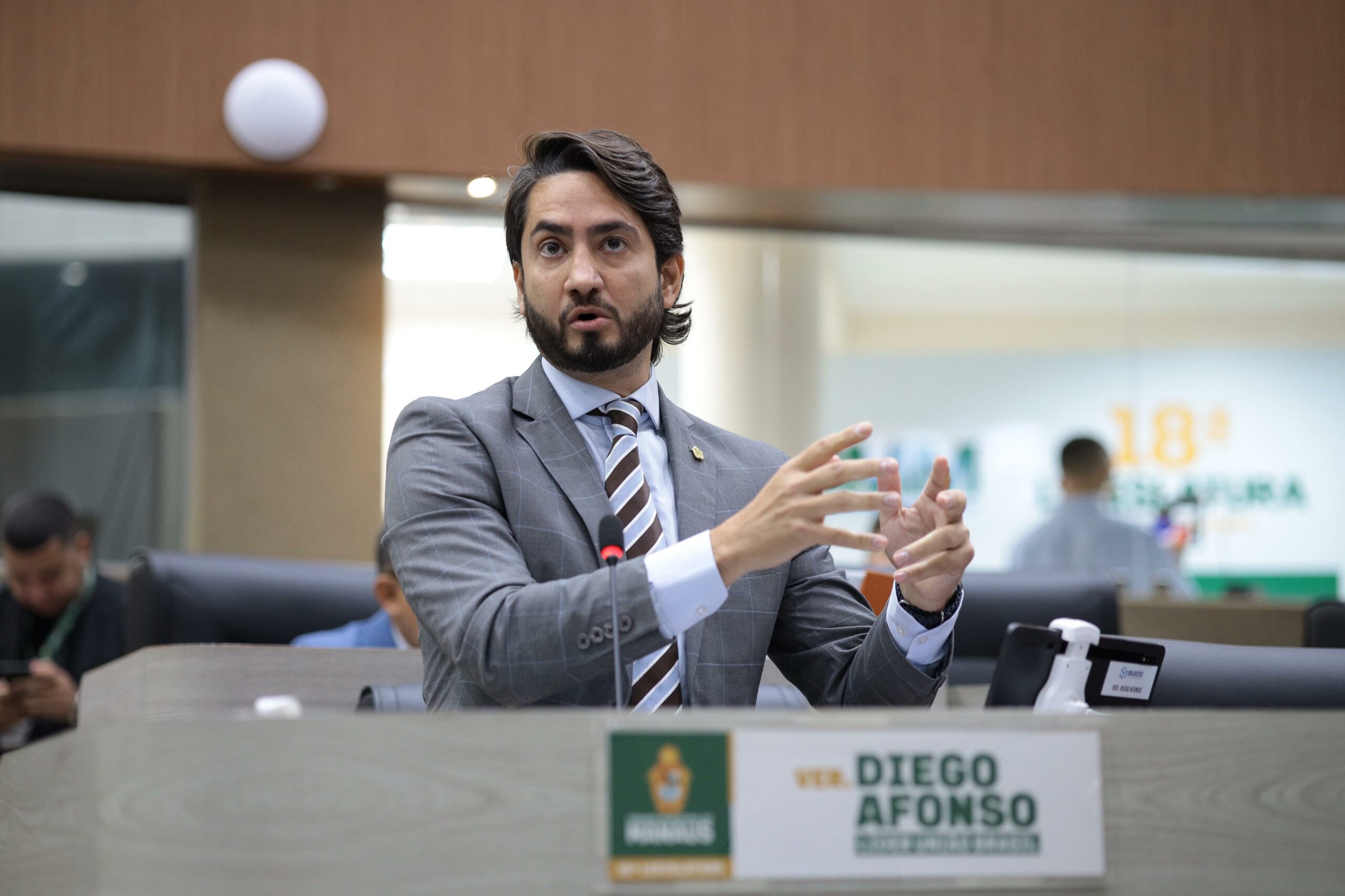 PL de Diego Afonso para reservar cuidados de crianças a profissionais ...